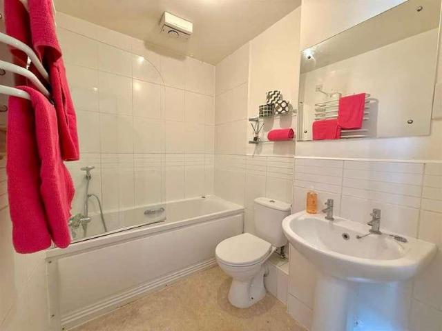 2 bed flat for sale