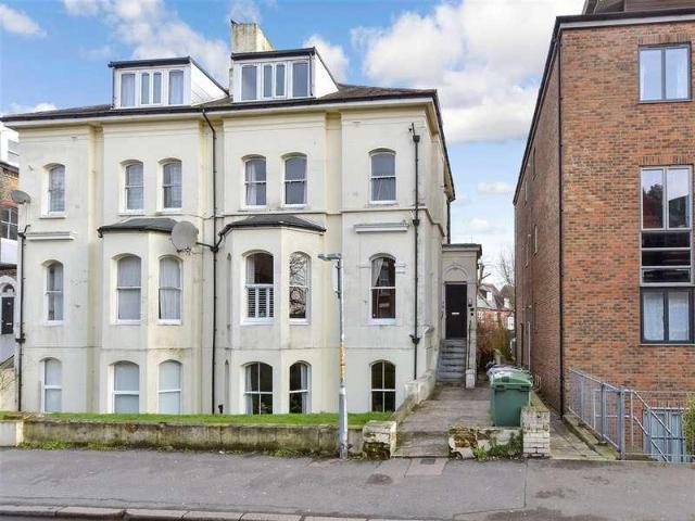 2 bed flat for sale