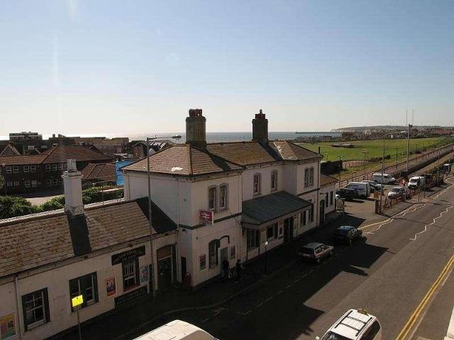 2 bed flat for sale