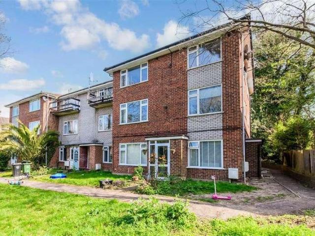2 bed flat for sale