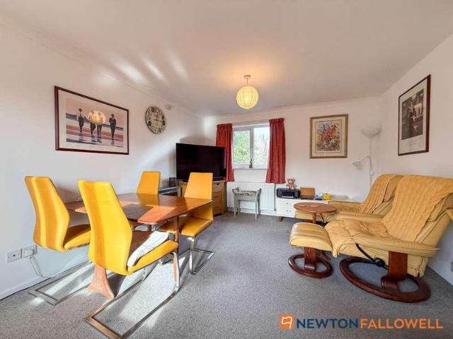 2 bed flat for sale