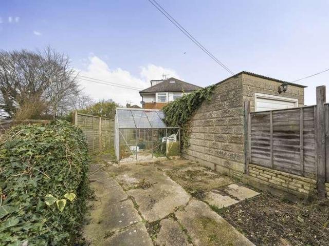 2 bed flat for sale