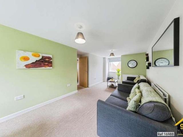 2 bed flat for sale