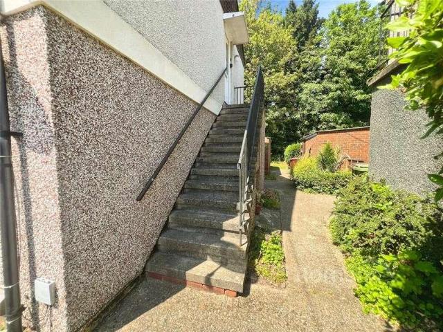 2 bed flat for sale