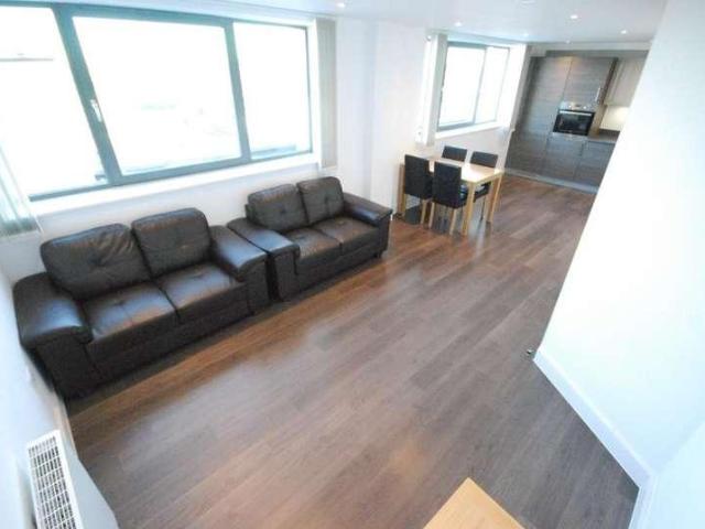 2 bed flat for sale