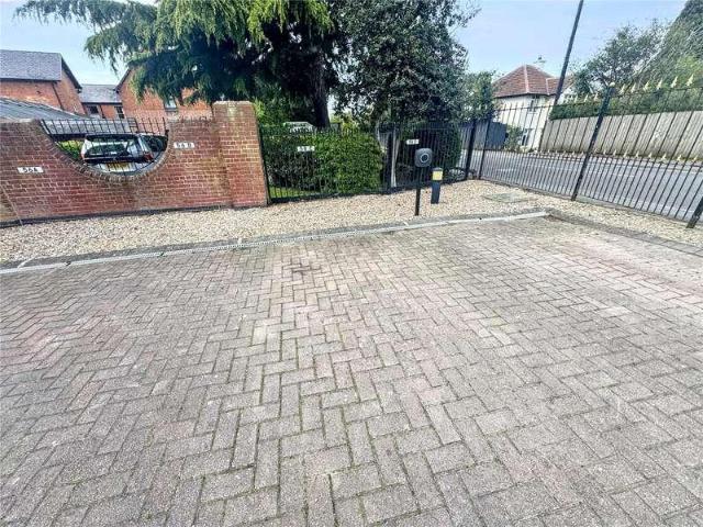 2 bed flat for sale