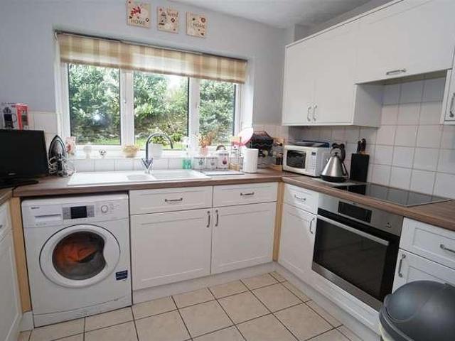 2 bed flat for sale