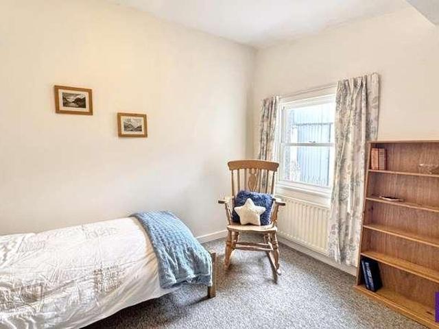 2 bed flat for sale