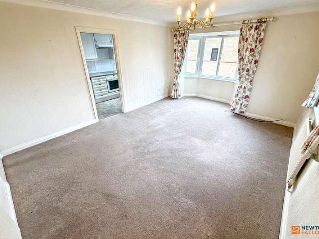 2 bed flat for sale