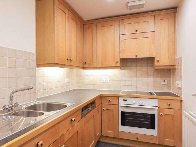 2 bed flat for sale