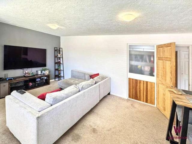 2 bed flat for sale