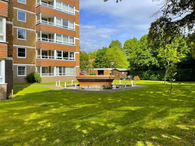 2 bed flat for sale