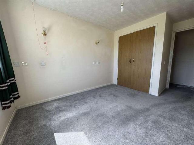 2 bed flat for sale