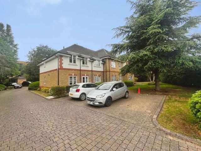2 bed flat for sale