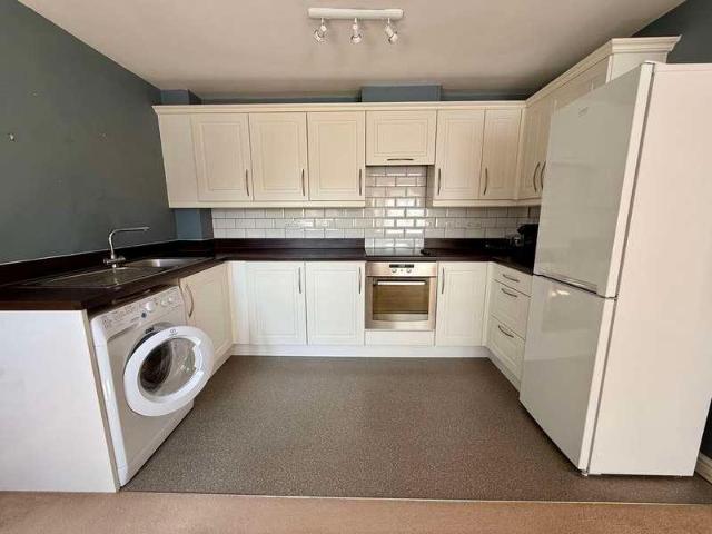 2 bed flat for sale