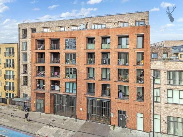 2 bed flat for sale
