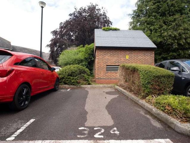 2 bed flat for sale