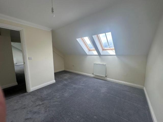 2 bed flat for sale