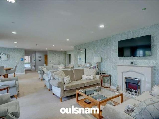 2 bed flat for sale