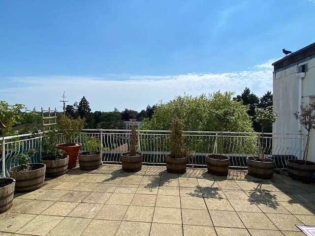 2 bed flat for sale