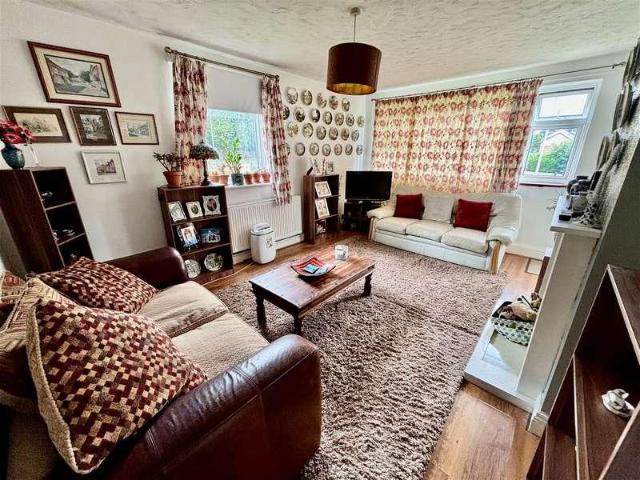 2 bed flat for sale