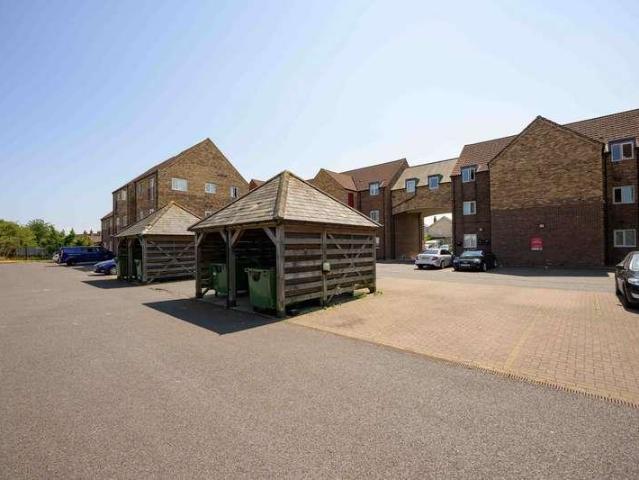 2 bed flat for sale