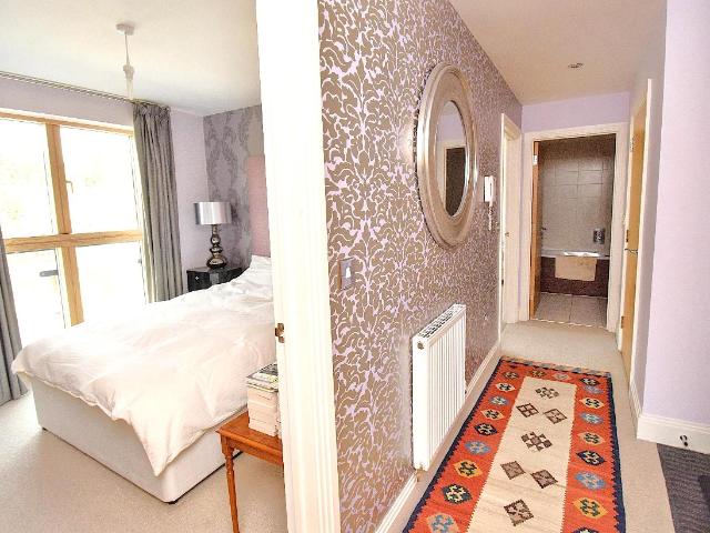 2 bed flat for sale