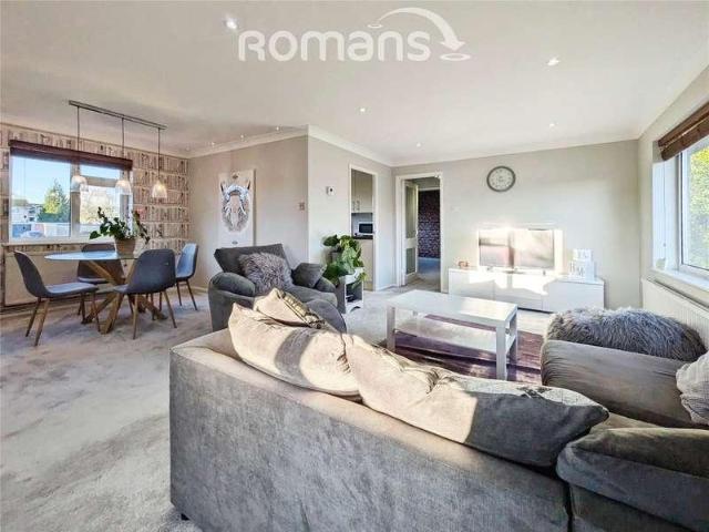 2 bed flat for sale