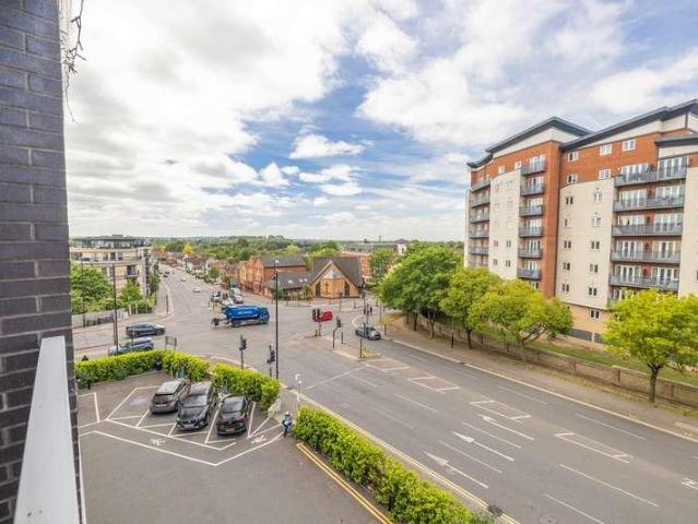2 bed flat for sale