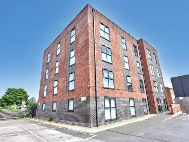 2 bed flat for sale