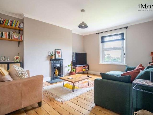 2 bed flat for sale