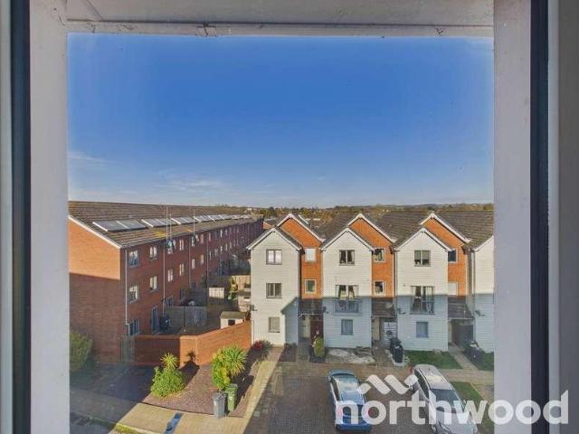 2 bed flat for sale