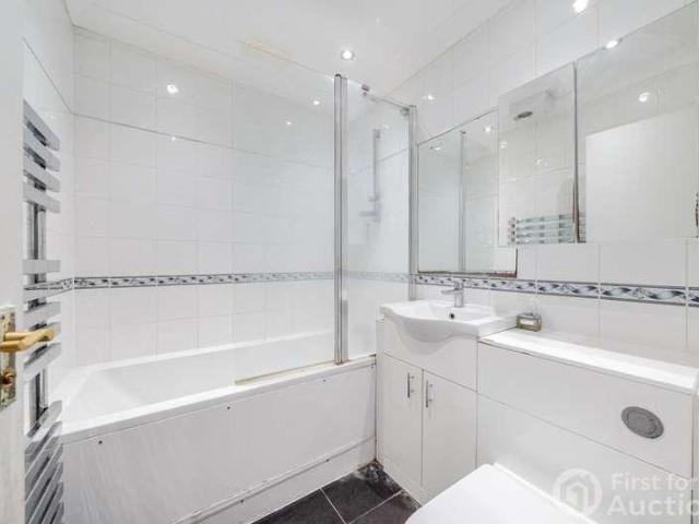 2 bed flat for sale