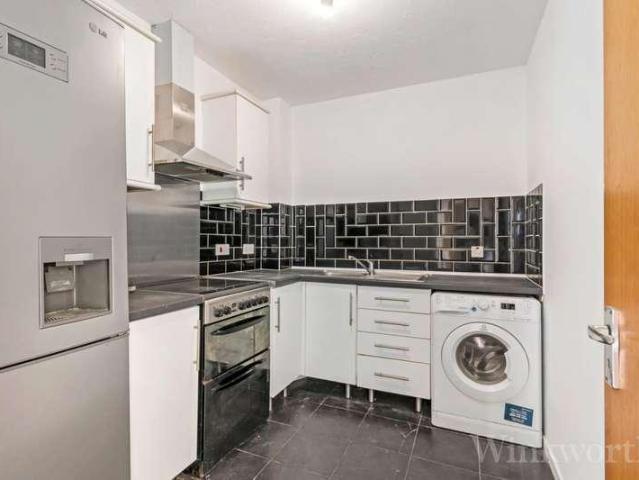 2 bed flat for sale