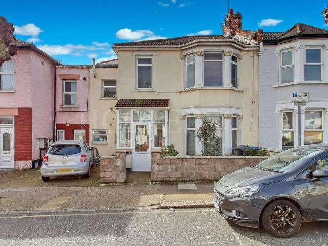 2 bed flat for sale