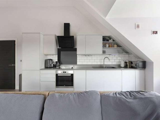 2 bed flat for sale