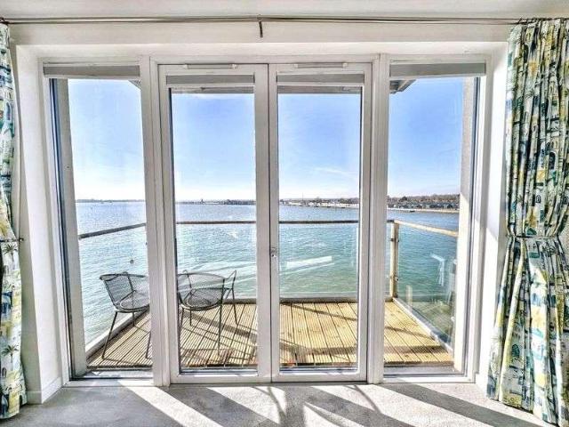2 bed flat for sale