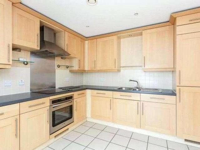 2 bed flat for sale