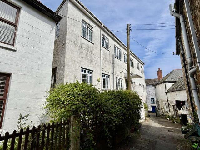 2 bed flat for sale