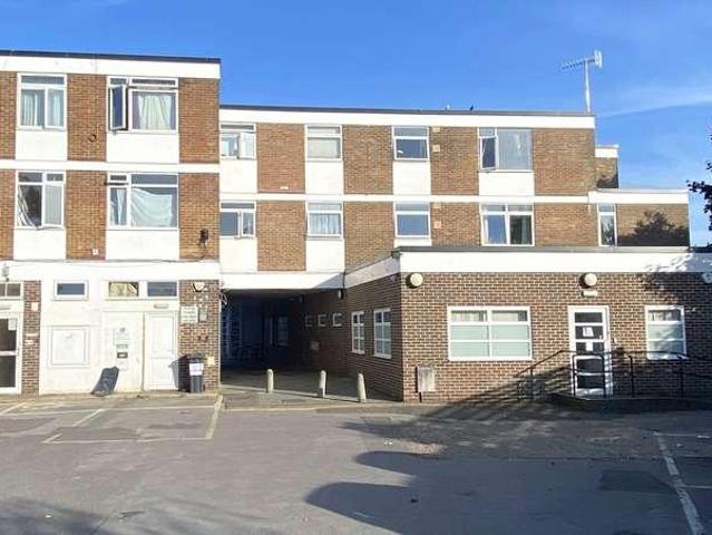 2 bed flat for sale