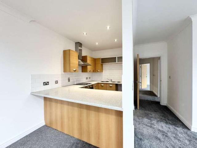 2 bed flat for sale