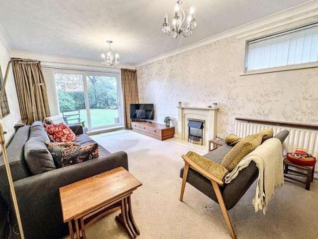2 bed flat for sale