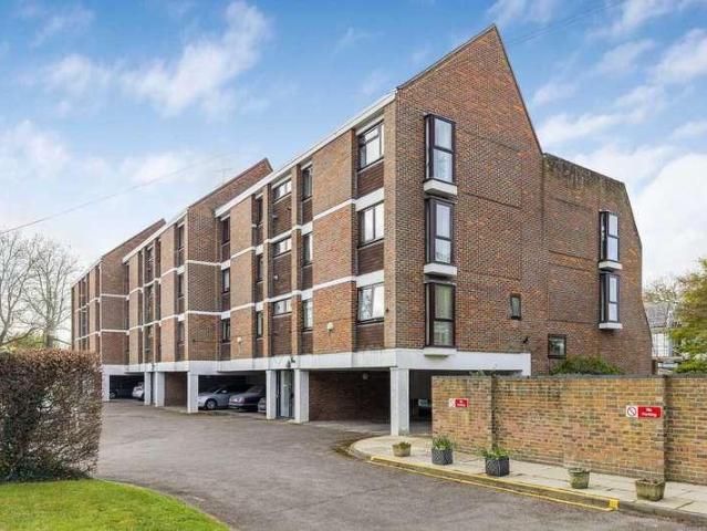 2 bed flat for sale