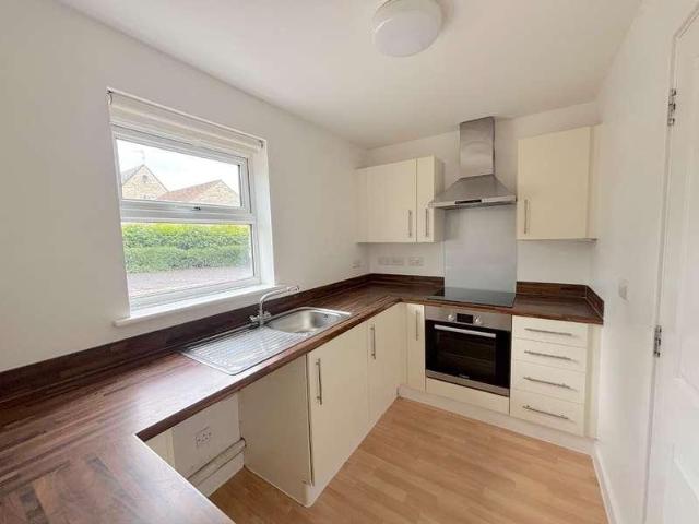 2 bed flat for sale