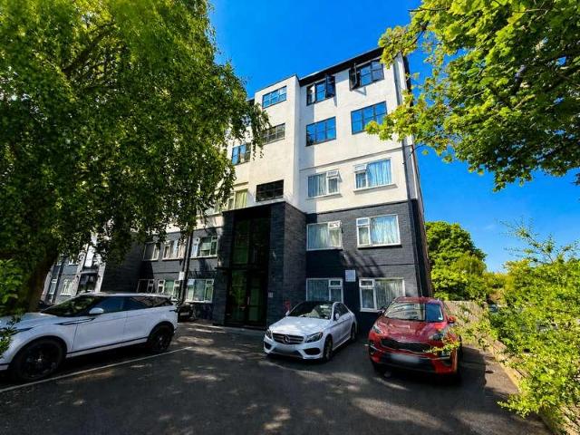 2 bed flat for sale