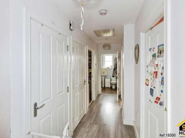 2 bed flat for sale