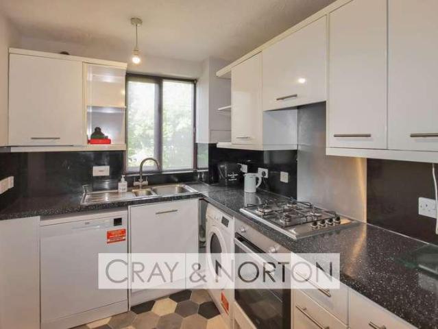2 bed flat for sale