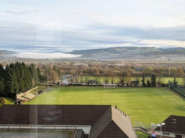 2 bed flat for sale