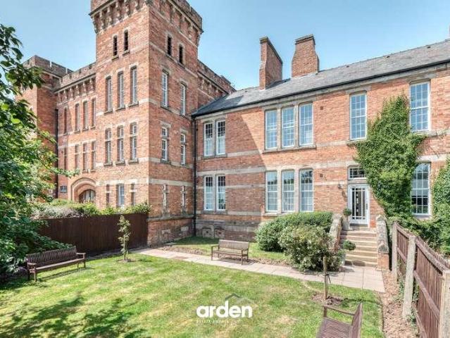2 bed flat for sale