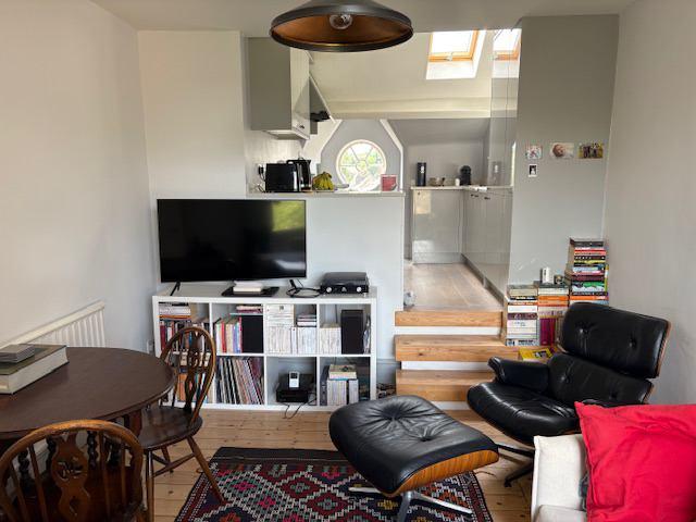 2 Bed Flat for Summer Sublet Crouch End